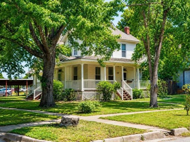 502 E 10th Ave, Winfield, KS 67156