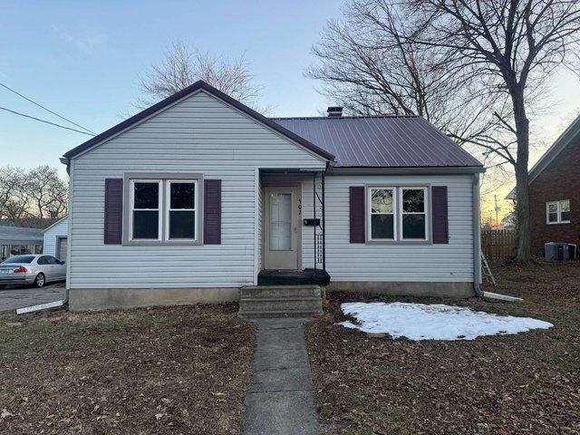 502 E Court St, Fairfield, IL 62837