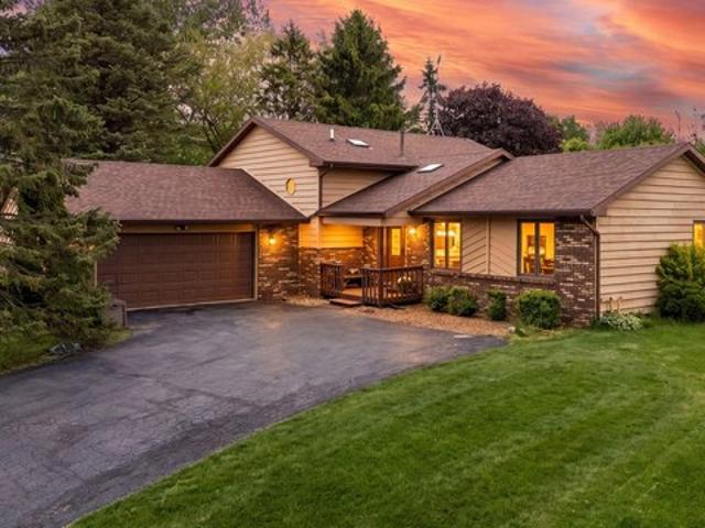 502 Fordwick Ln, Valparaiso, IN 46383