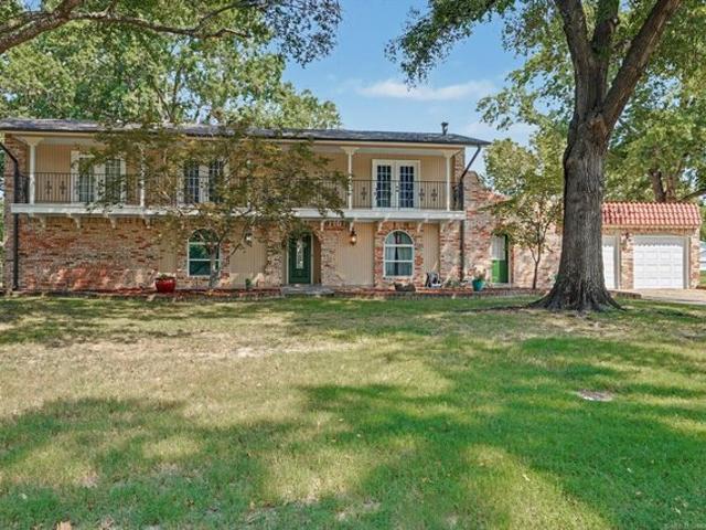 502 Fairway Dr, Broken Arrow, OK 74011