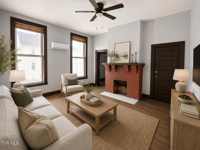 502 Lee Street 1
