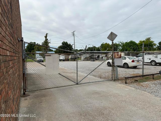 502 Mickey Gilley Avenue