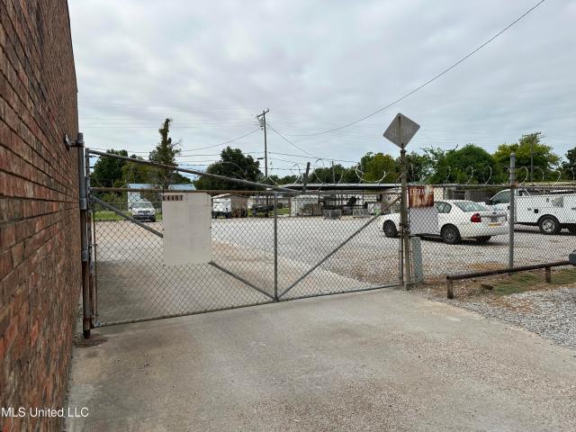502 Mickey Gilley Avenue