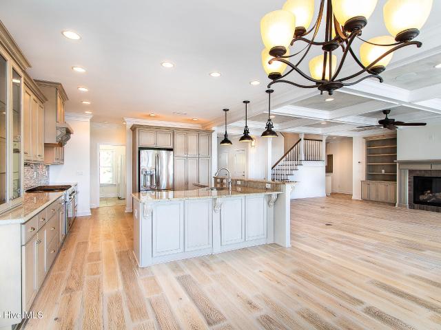 502 Shoreline Drive E