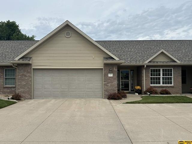 502 Spring View Cir, Beatrice, NE 68310