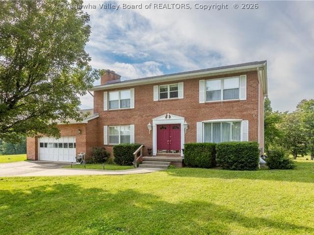 502 Sunnybrook Dr, Hurricane, WV 25526