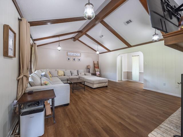 502 red bud ln