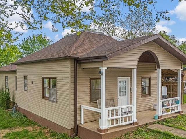 502 W 4th St, Willow Springs, MO 65793