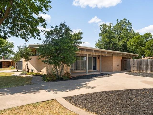 502 W Texas Ave, Iowa Park, TX 76367
