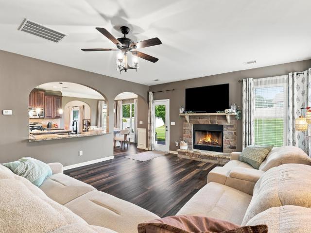 502 W Holloway Drive