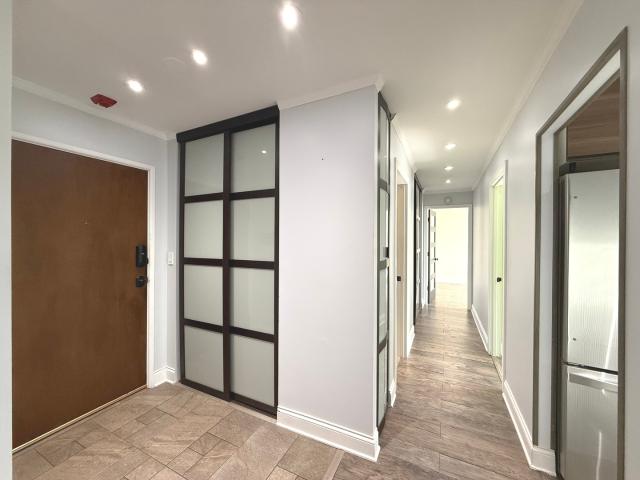 502 W Huntington Commons Road # 438