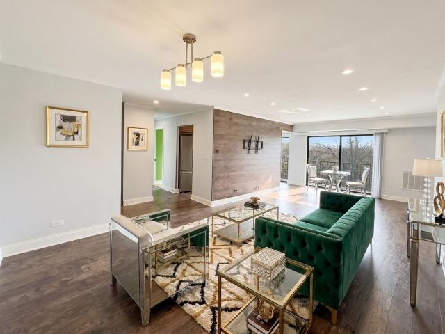 502 W Huntington Commons Road # 438