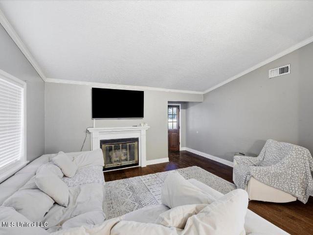 502 W Lakeview Circle