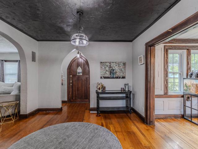 502 W Poplar Street