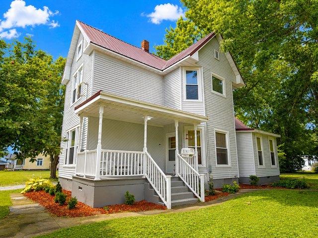 502 Vincennes Ave, Flora, IL 62839