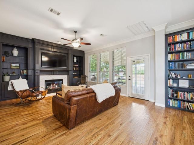502 Yaupon Dr, Garland, TX