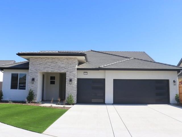 5034 W Sunnyview Ct, Visalia, CA 93291