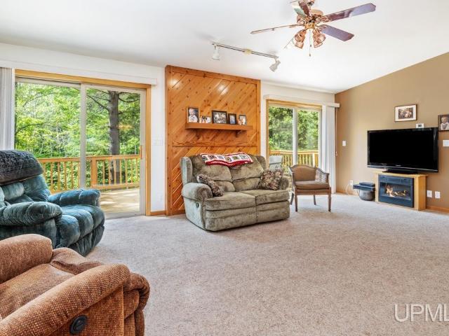 5035 Green Acres Drive