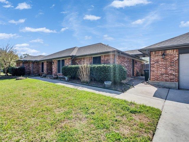 5036 Singletary Rd, Alvin, TX 77511