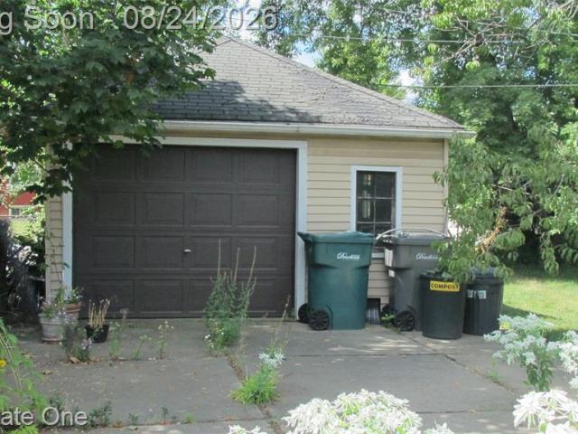 5037 Maple Street
