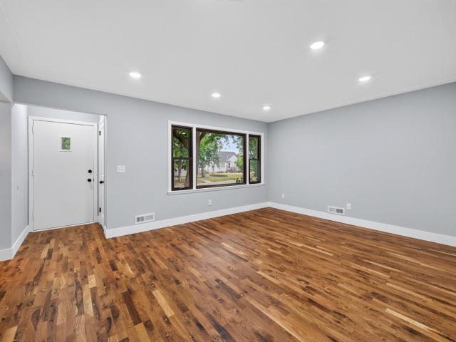 5037 4th Street NE