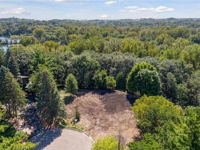 5038 Dominick Spur, Hopkins, MN 55343