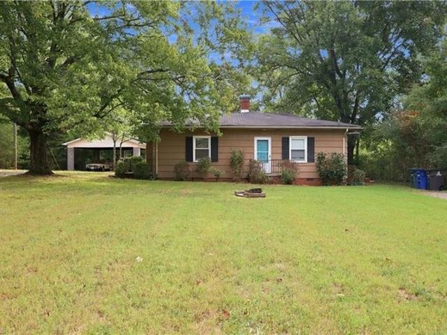 5038 Pinewood Dr, Winston Salem, NC 27106