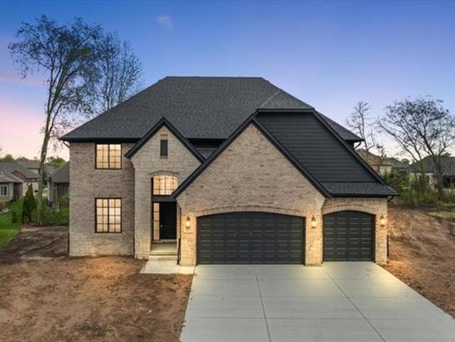 50318 Mistwood Dr, Macomb Township, MI 48042