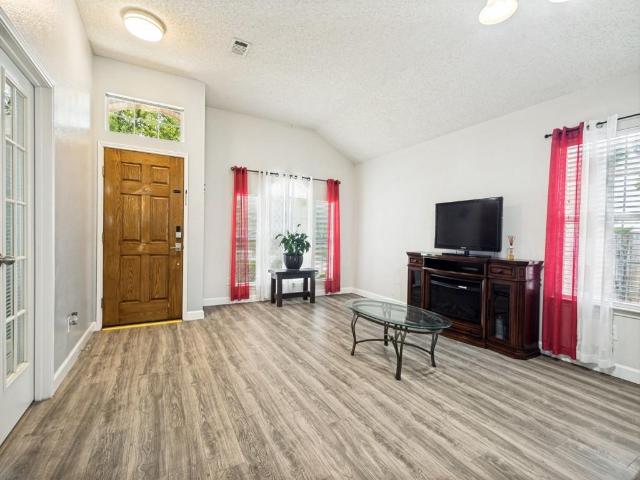 5032 Coral Cove