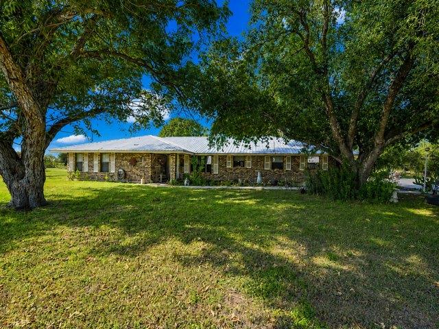 5032 S Santa Clara Rd, Seguin, TX 78155
