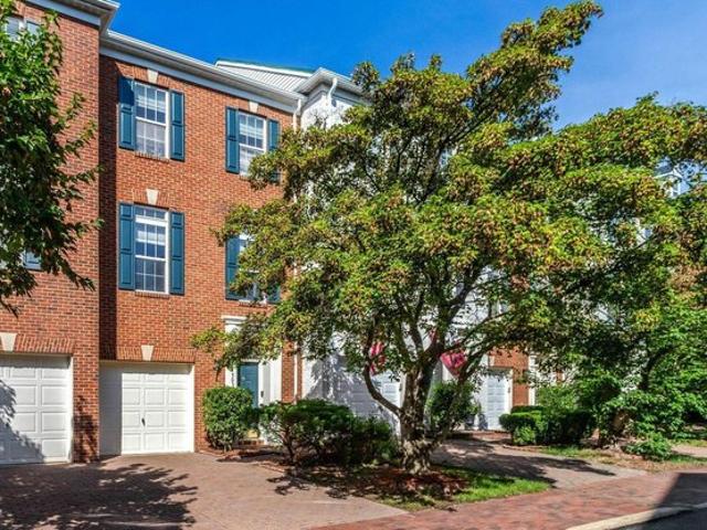 5033 Murtha St, Alexandria, VA 22304