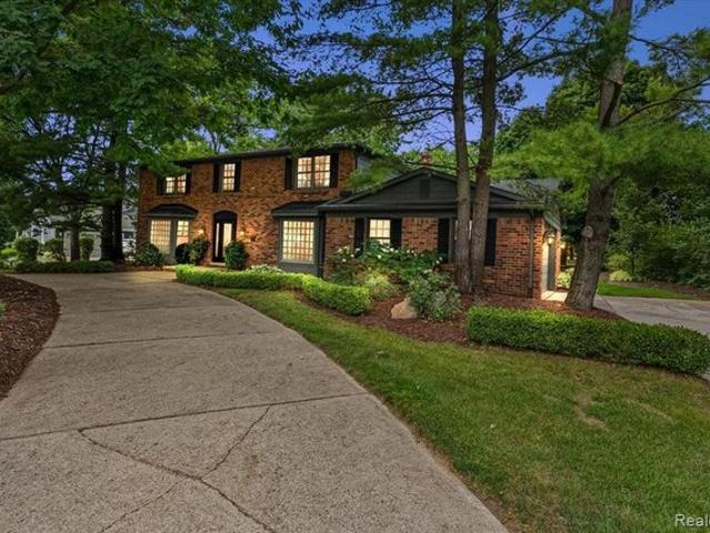 5033 Aintree Ct, Oakland Township, MI 48306