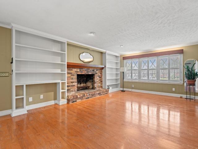 5033 Brantwood Dr