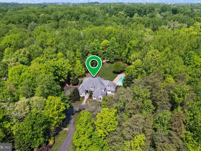 5033 Huntwood Manor Dr, Fairfax, VA 22030 | MLS #VAFX2306 | Compass