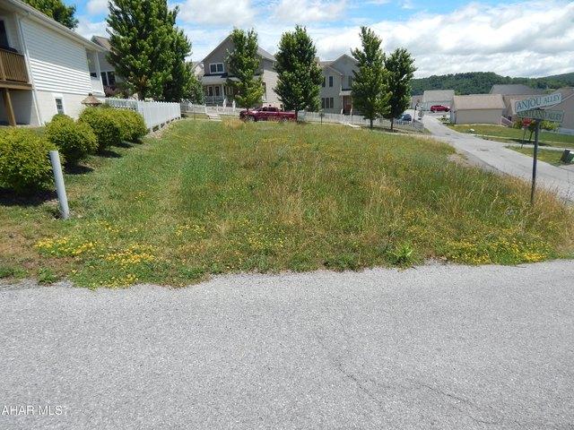 503 Golden Ln, Hollidaysburg, PA 16648