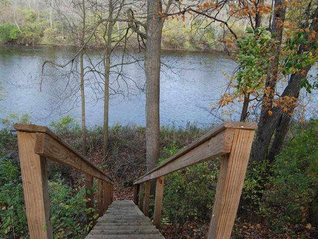 503 Dutch Mill Dr, Flushing, MI 48433