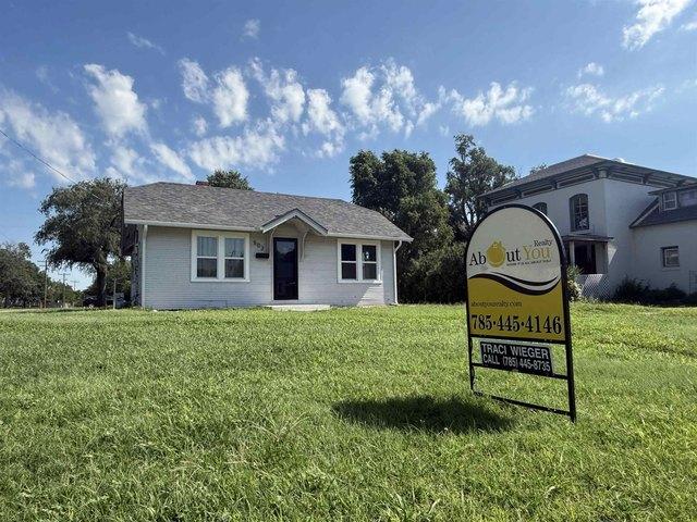 503 E 3rd St, Russell, KS 67665