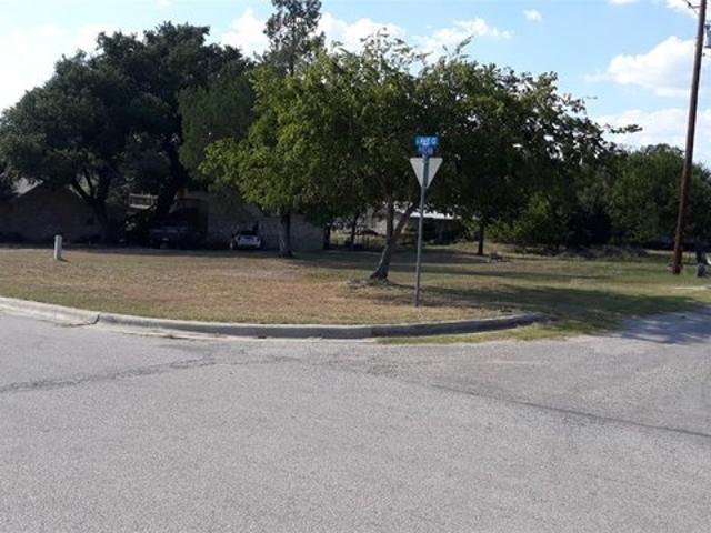 503 E Avenue G, Lampasas, TX 76550