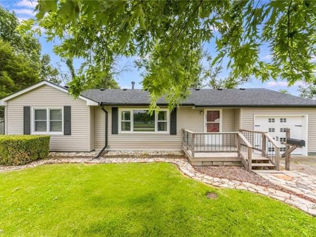 503 E McKissock St, Knob Noster, MO 65336