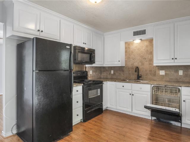 503 Foch Street 03