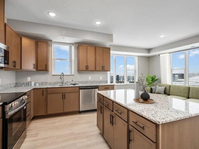 503 Karen Dr, Woodbury, MN 55129
