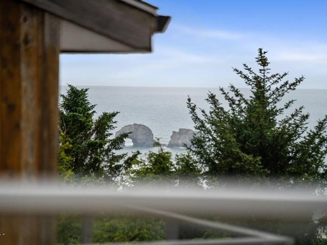 503 Kesterson Ct, Rockaway Beach, OR 97136