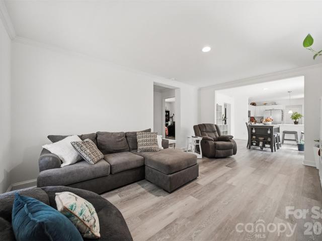 503 Hopewell Road