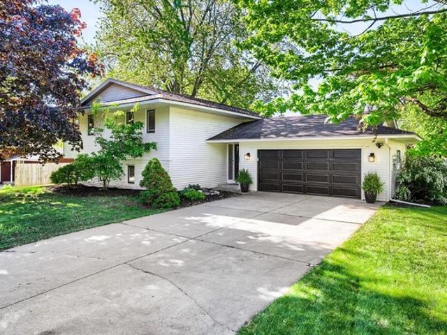 503 Highland Dr, Chanhassen, MN 55317