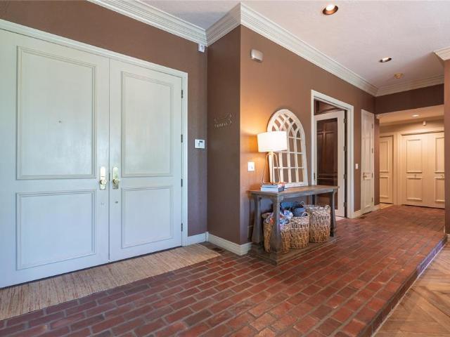 503 Lakeside Court