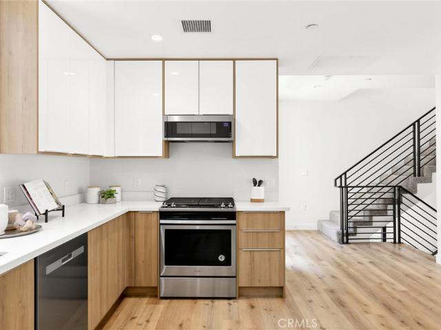 503 N Santa Anita