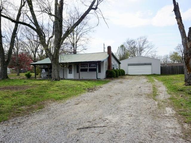 503 S 6th St, Elkville, IL 62932