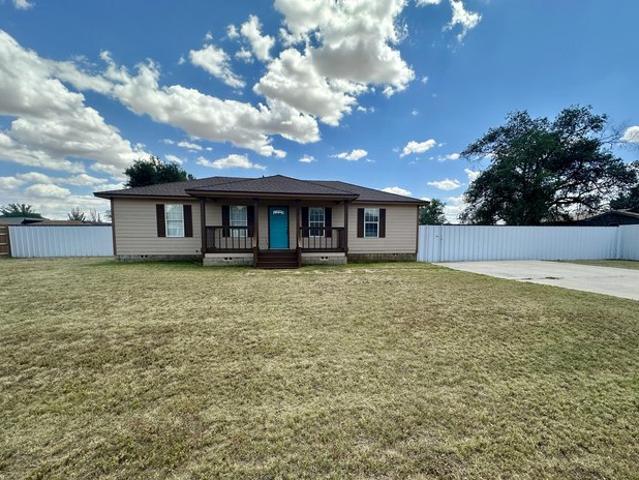 503 W 6th St, Hale Center, TX 79041