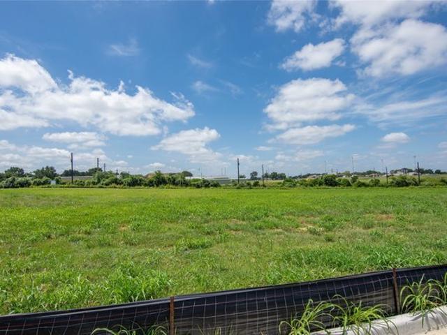 503 Trend View Dr, Weimar, TX 78962