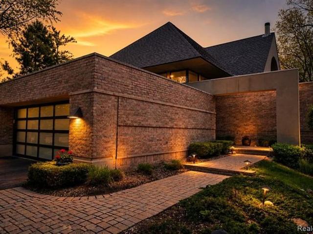 5044 Christy Ct, Troy, MI 48098